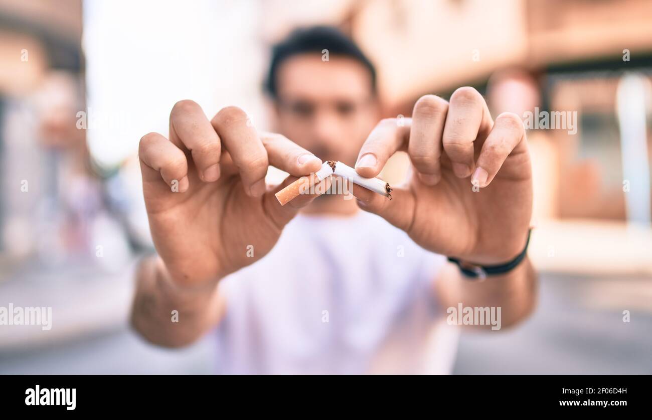 Cigar and tobacco stand hi-res stock photography and images - Alamy