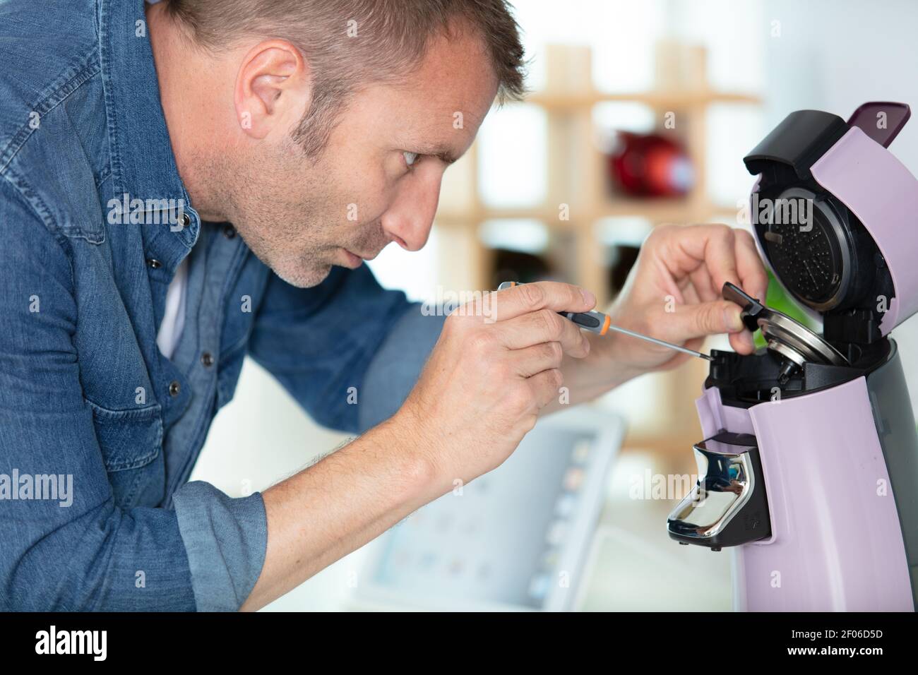 Man fixing coffee machine hi-res stock photography and images - Alamy