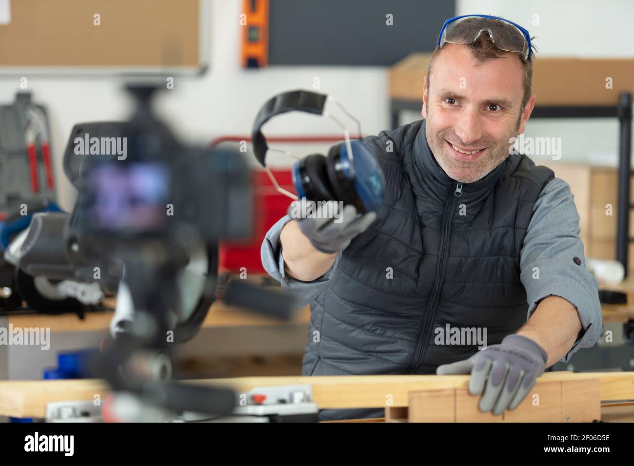 Diy video hi-res stock photography and images - Alamy