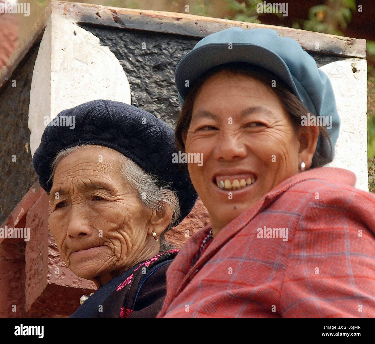 VISITORS TO THE SONGZHANLIN MONASTERY, ZHONGDIAN, SHANGRI LA, YUNNAN ...