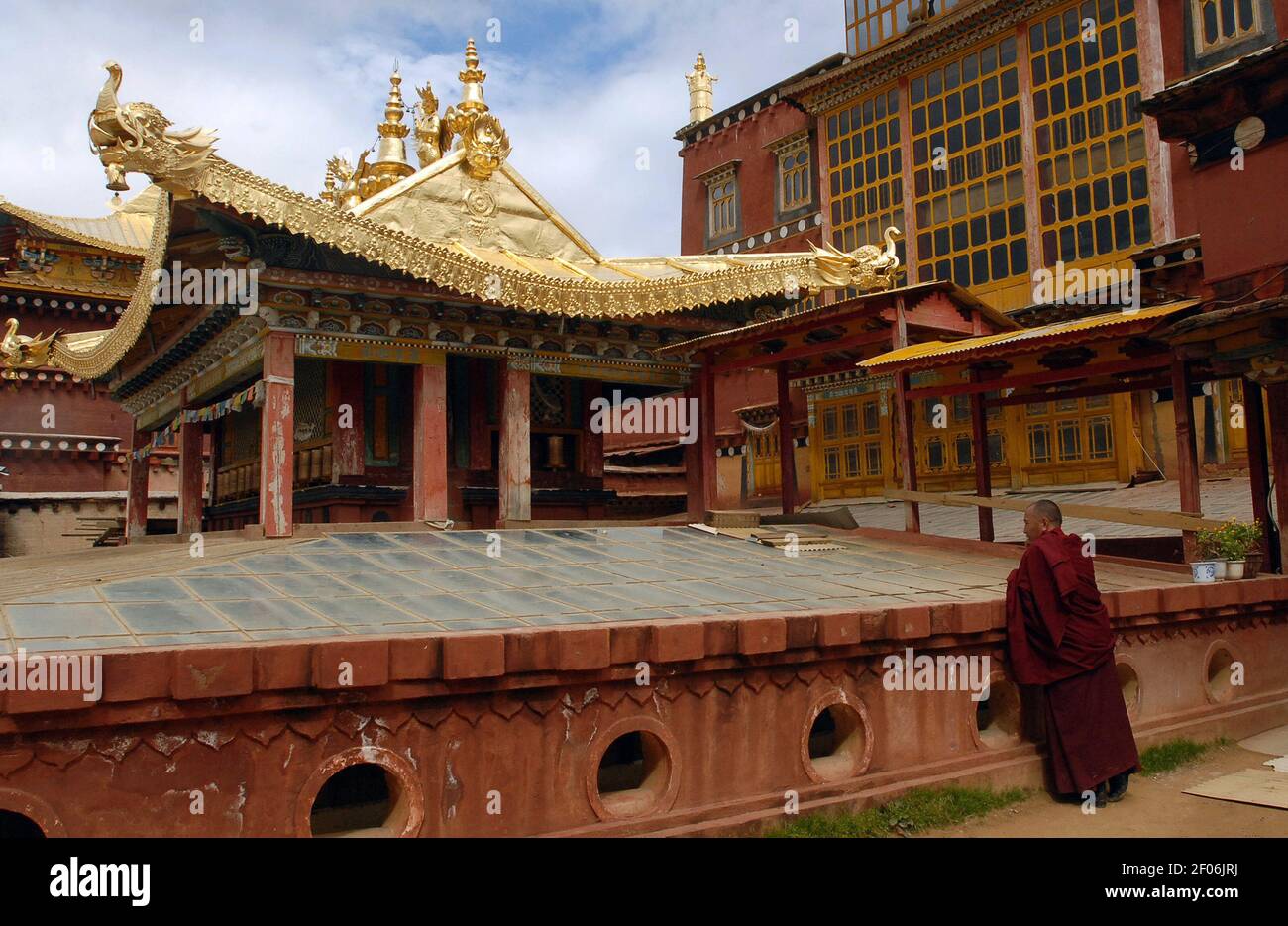 A PICTURE FOR THE TOURIST, SONGZHANLIN MONASTERY, ZHONGDIAN, SHANGRI LA ...