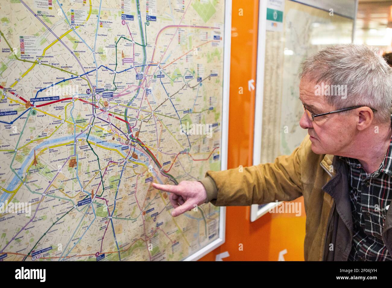 paris metro passenger Stock Photo - Alamy