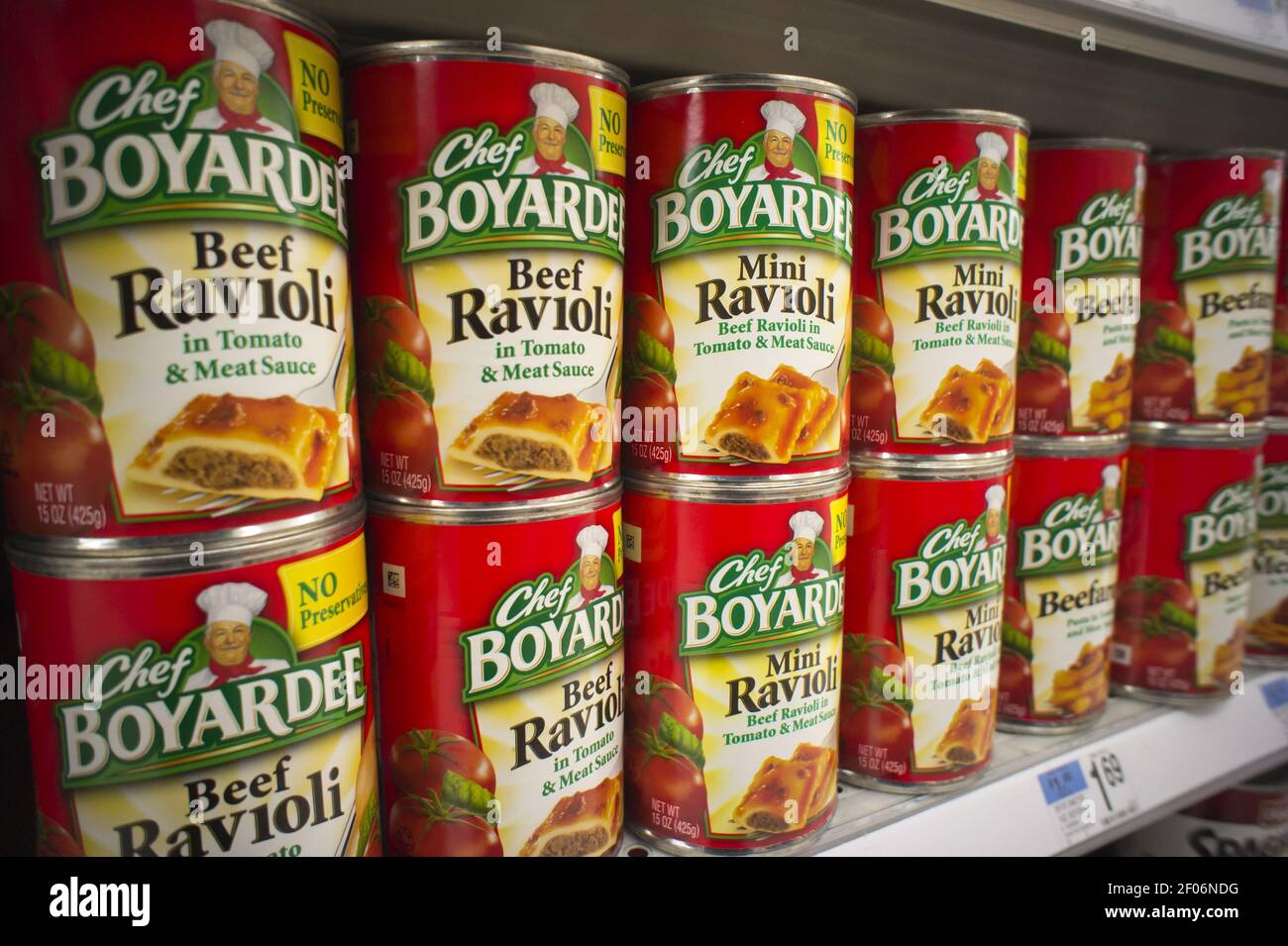 Chef boyardee hi-res stock photography and images - Alamy