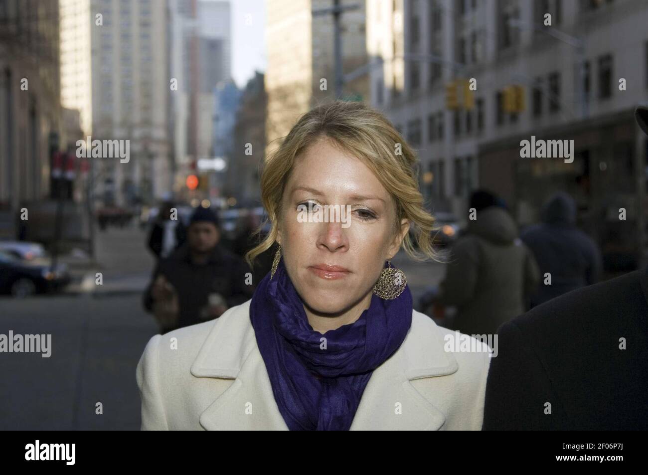 5 January 2011 - New York, NY - Television weather reporter Heidi Jones ...