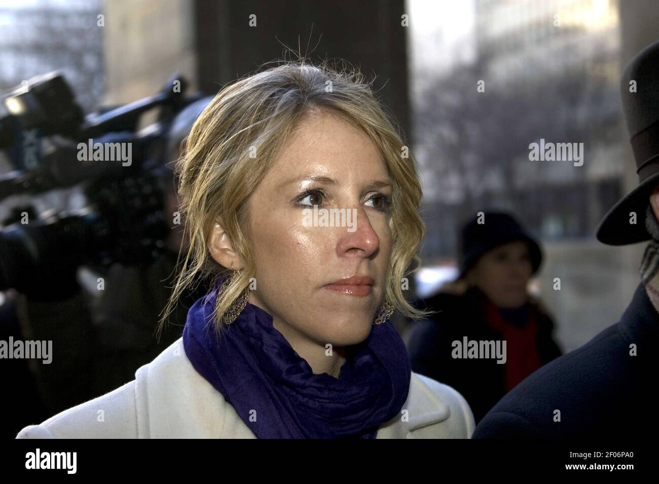 5 January 2011 - New York, NY - Television weather reporter Heidi Jones ...