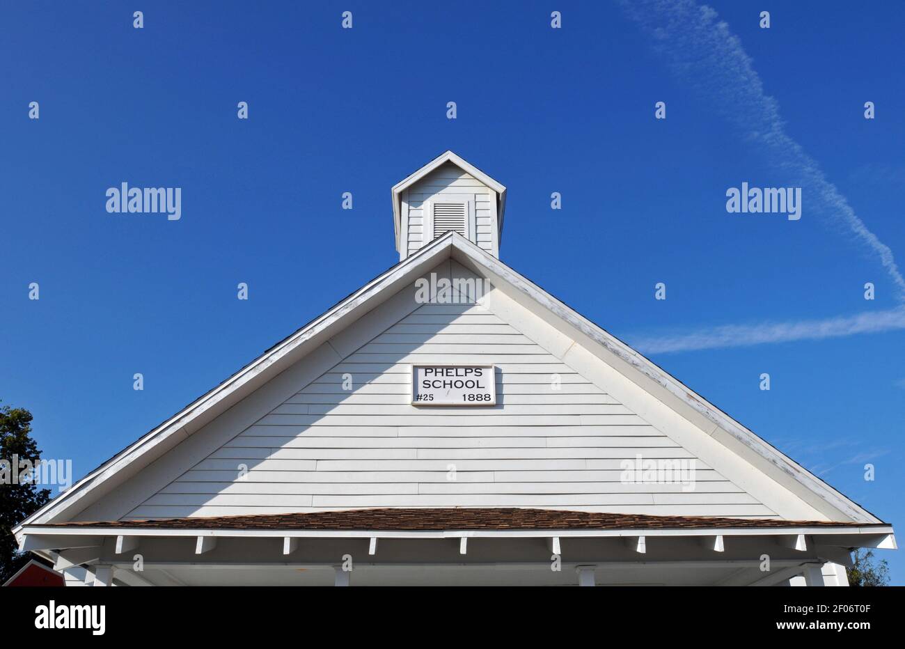 School schoolhouse bell tower hi-res stock photography and images - Alamy