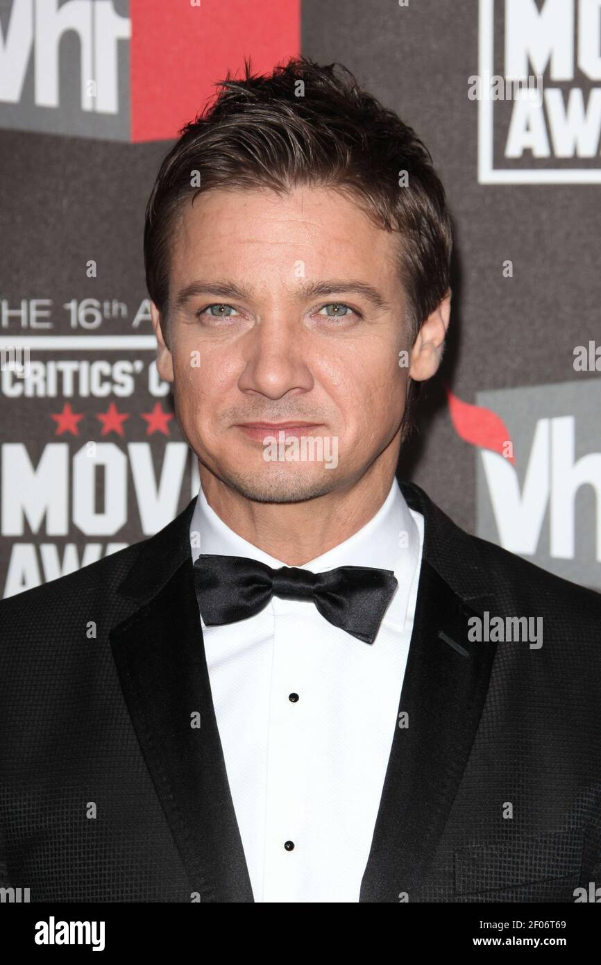 14 January 2011 - Hollywood, CA - Jeremy Renner arrive to the 16th ...