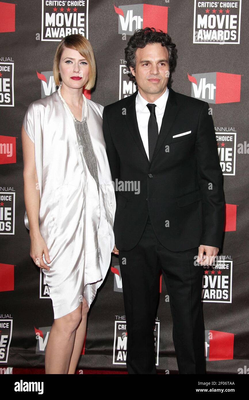 14 January 2011 - Hollywood, CA - Mark Ruffalo arrives to the 16th ...