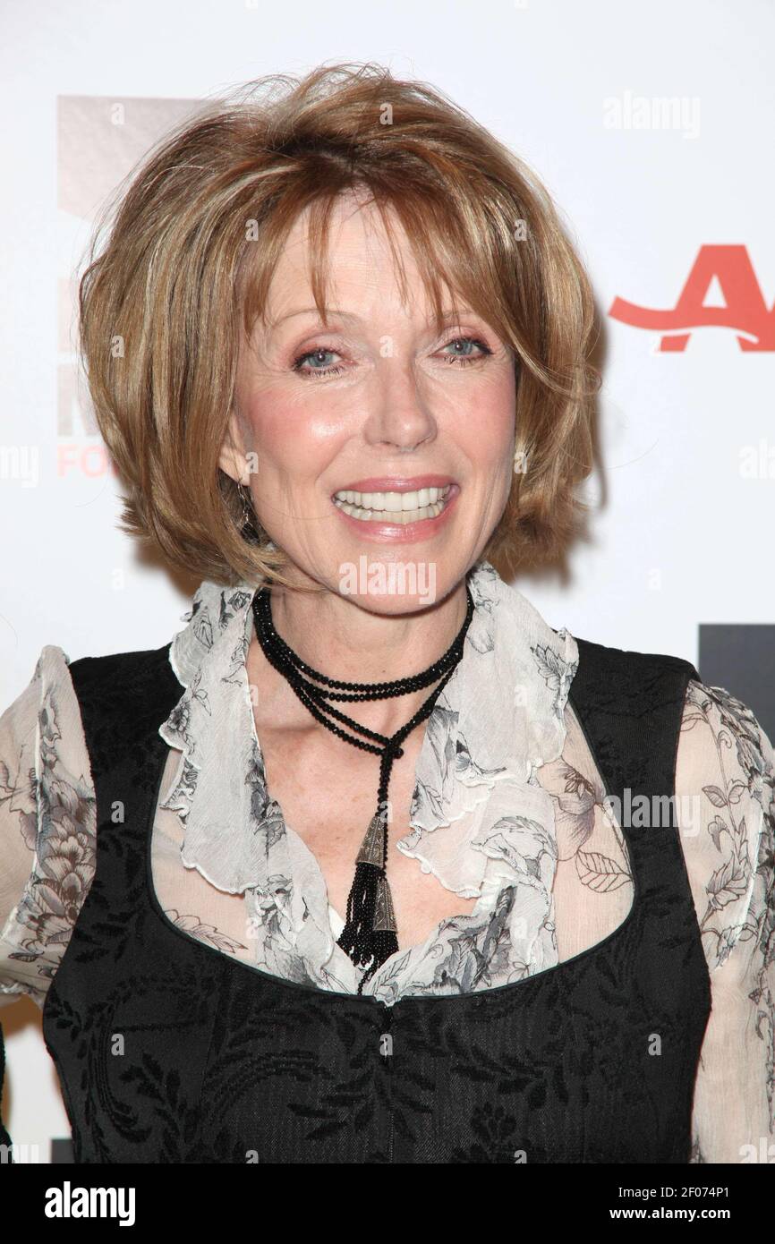 07 February 2011 - Beverly Hills, CA - Susan Blakely arrives to the ...