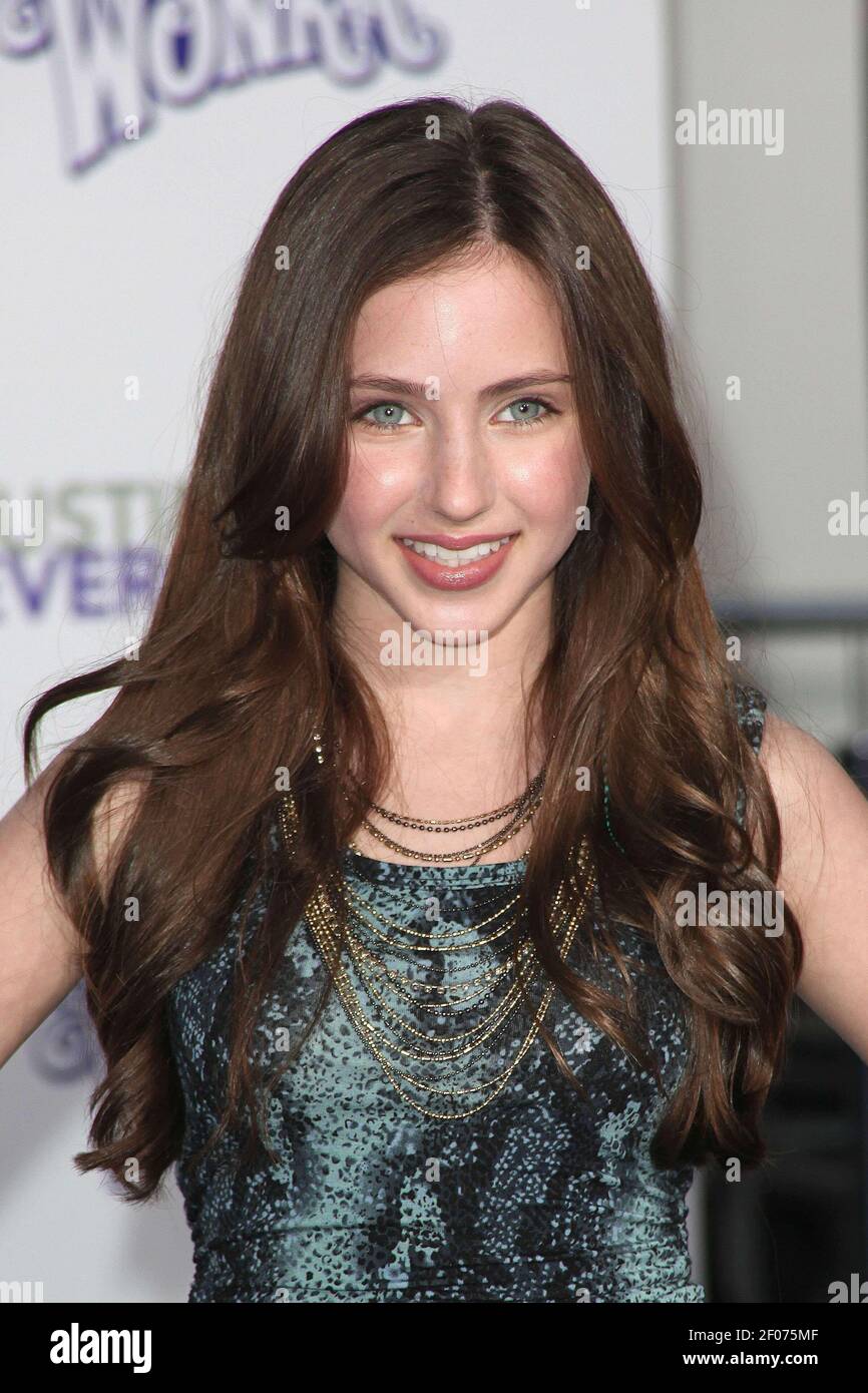 08 February 2011 - Los Angeles, CA - Ryan Newman arrives to the ...