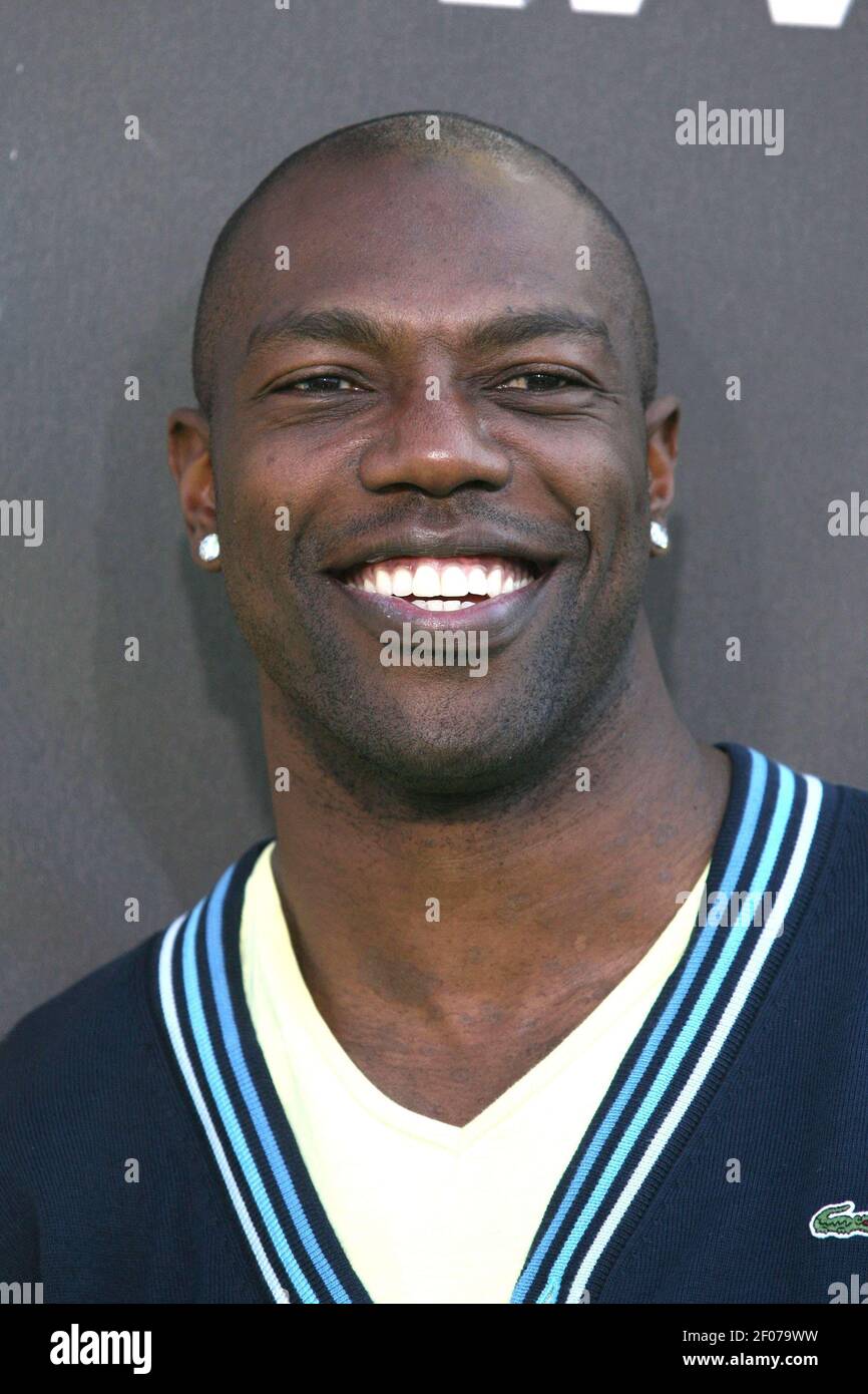 21 February 2011 - Santa Monica, CA - Terrell Owens arrives to the ...