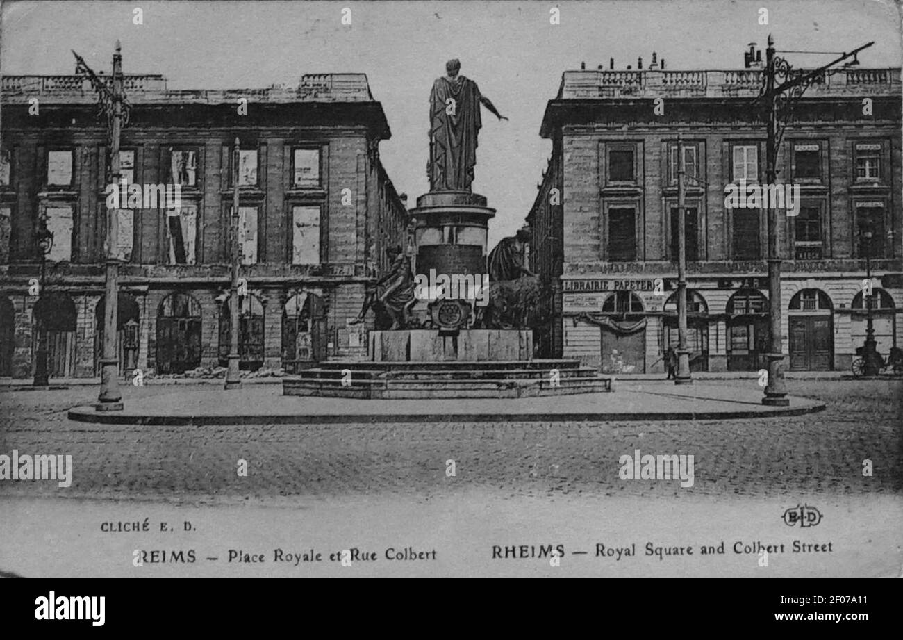 Statue royale Black and White Stock Photos & Images - Alamy