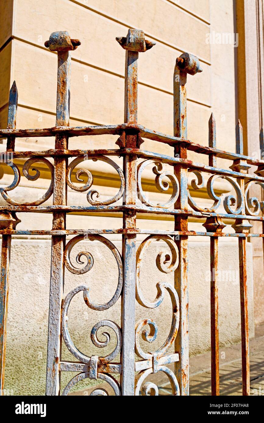 Rusty concrete wall and shadow Stock Photo - Alamy