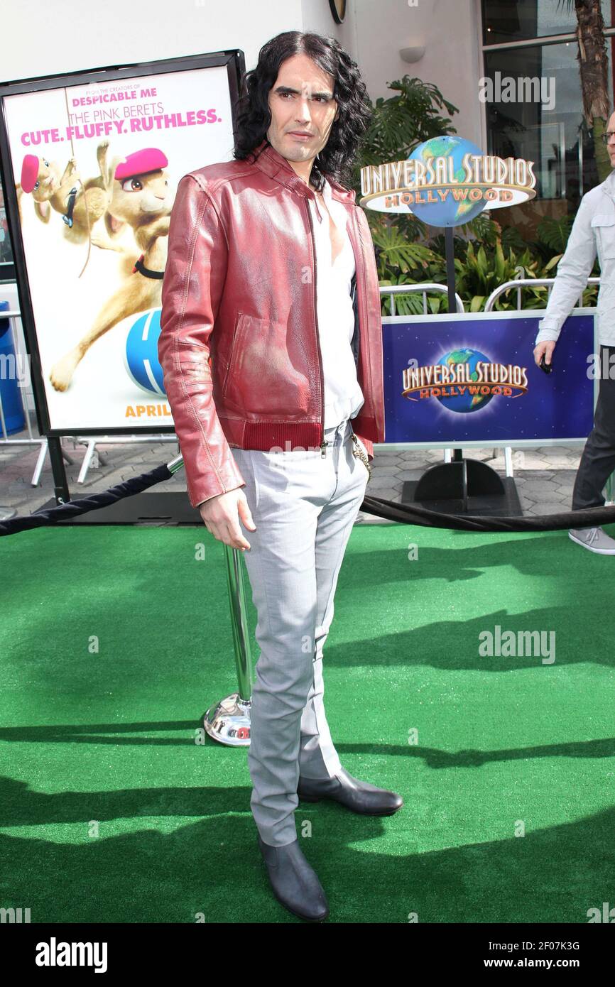 27 March 2011 - Hollywood, CA - Russell Brand arrives to the premiere ...