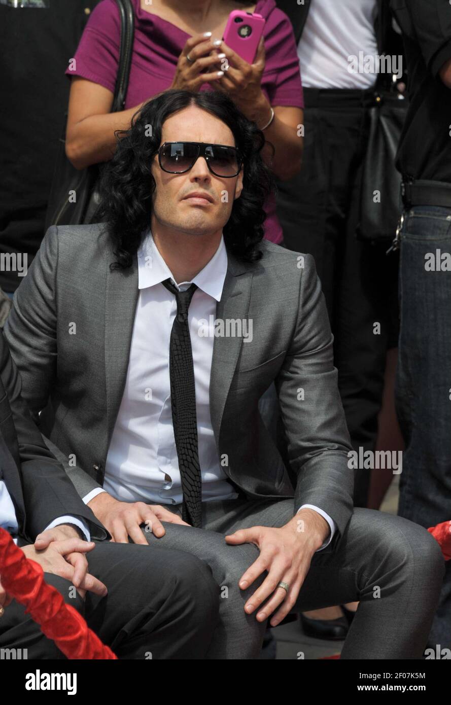Russell Brand. Helen Mirren Hand And Footprint Ceremony at Grauman's ...