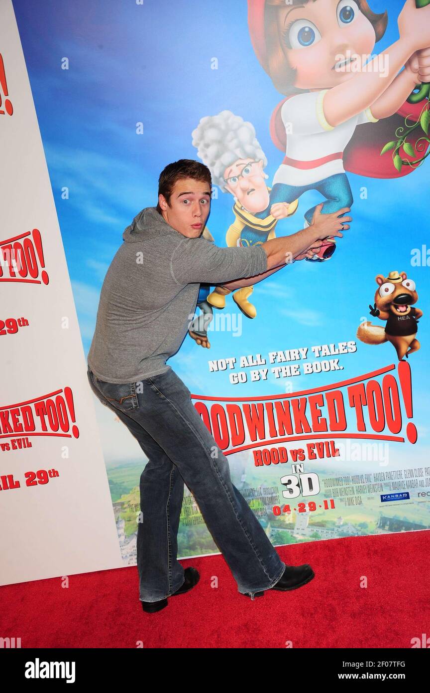 Hoodwinked 2 Poster
