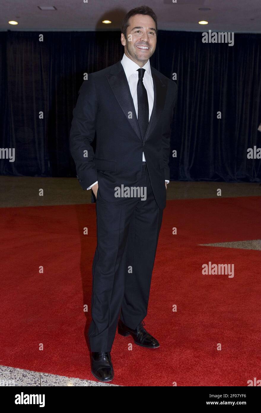 Jeremy piven dinner hi-res stock photography and images - Alamy