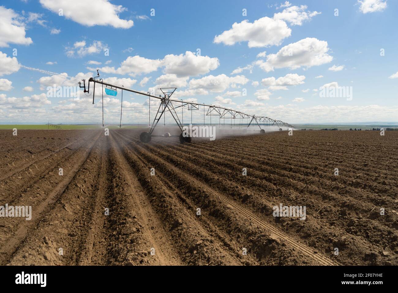 Center-Pivot Irrigation Waterwheel Circle Irrigator Farm Field ...