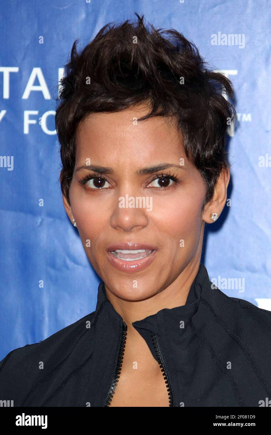 07 May 2011 - Hollywood, CA - Halle Berry arrives to the 18th Annual ...