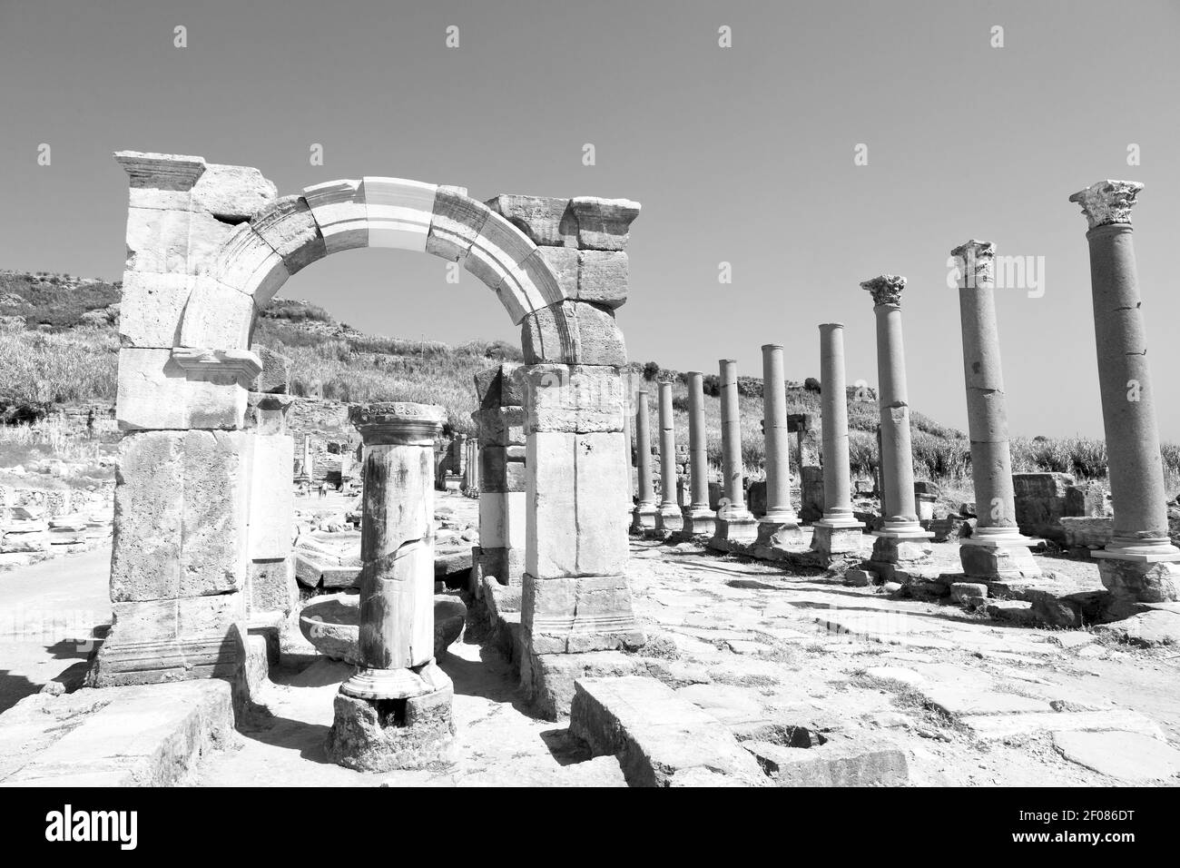 Broken roman column Black and White Stock Photos & Images - Alamy
