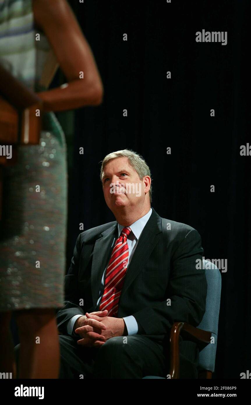 02 June 2011 - Washington, DC - First Lady Michelle Obama, Secretary of ...