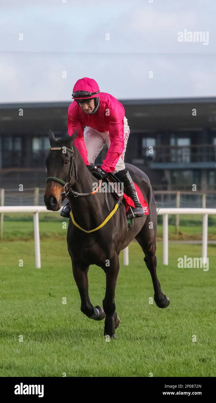Jonathan moore on snow falcon hi-res stock photography and images - Alamy