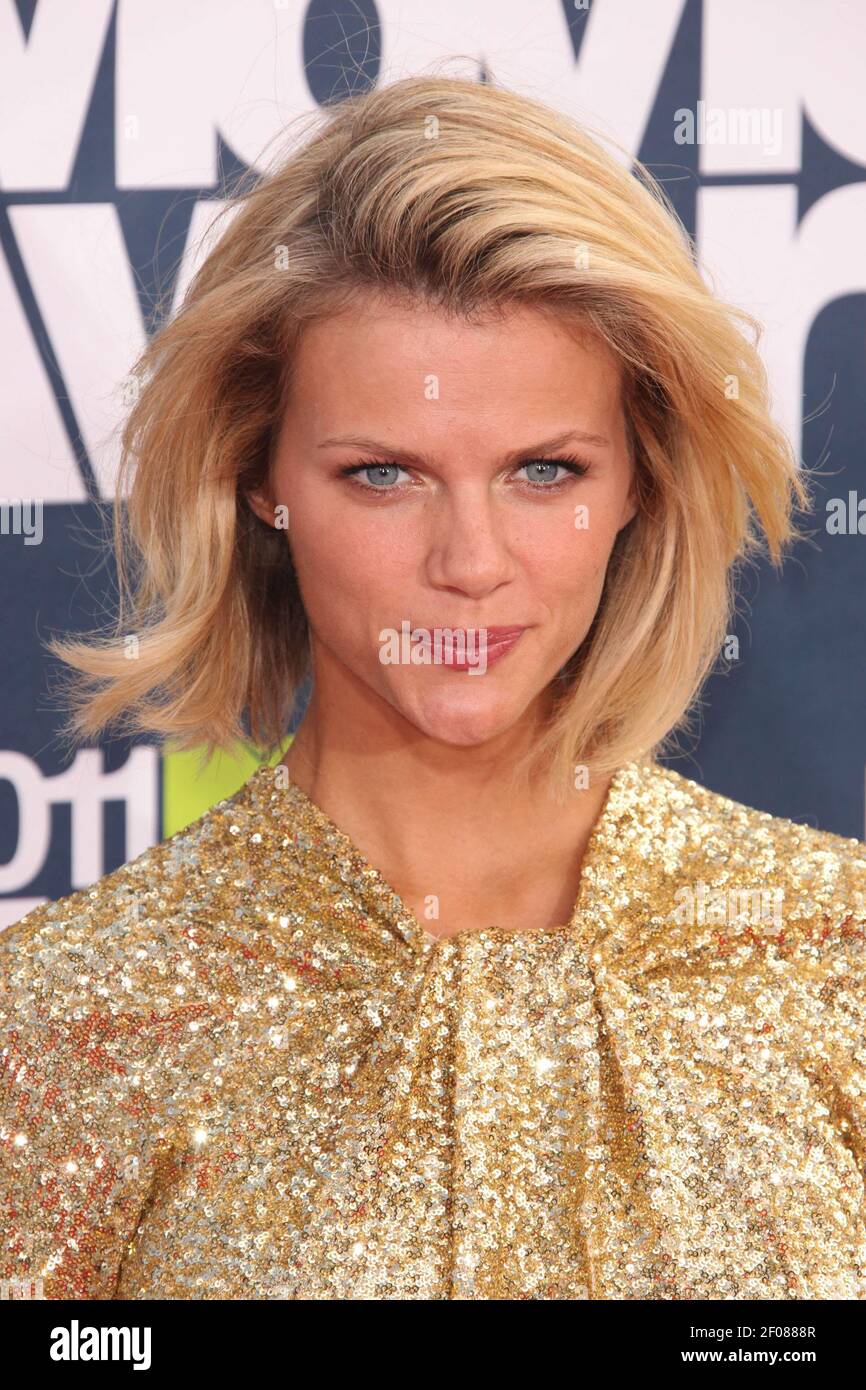 05 June 2011 - Universal City, CA - Brooklyn Decker arrives to the 2011 ...