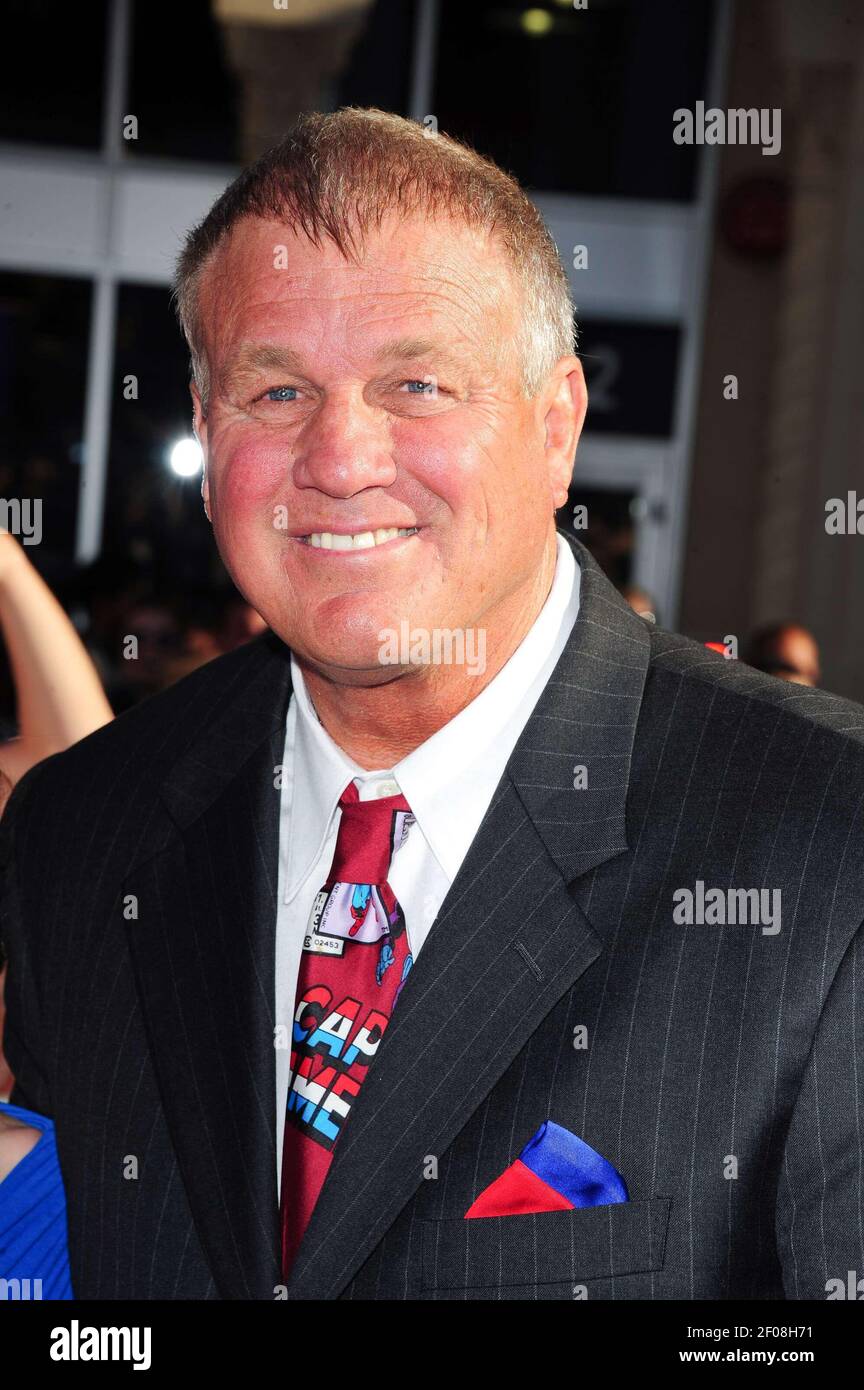 Reb brown captain america first hi-res stock photography and images - Alamy