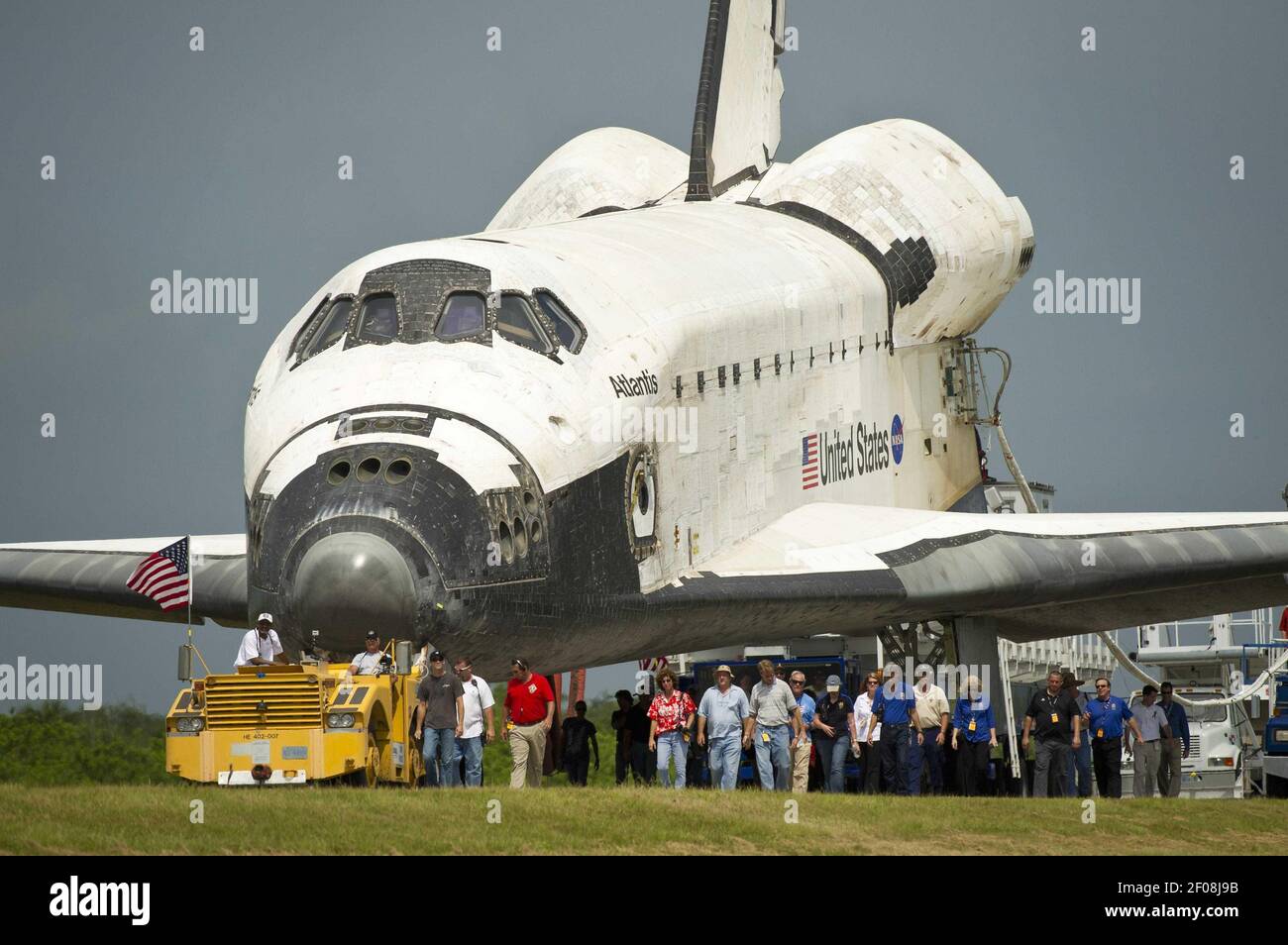 21 July 2011 - Kennedy Space Center, Florida - Workers at Kennedy Space ...