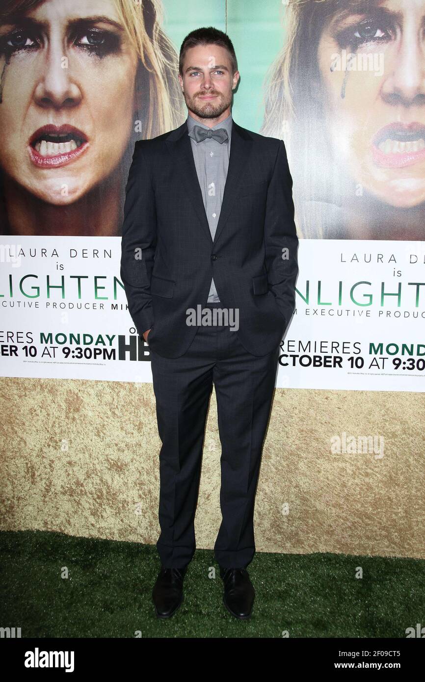 06 October 2011 - Los Angeles, CA - Stephen Amell arrives at the ...