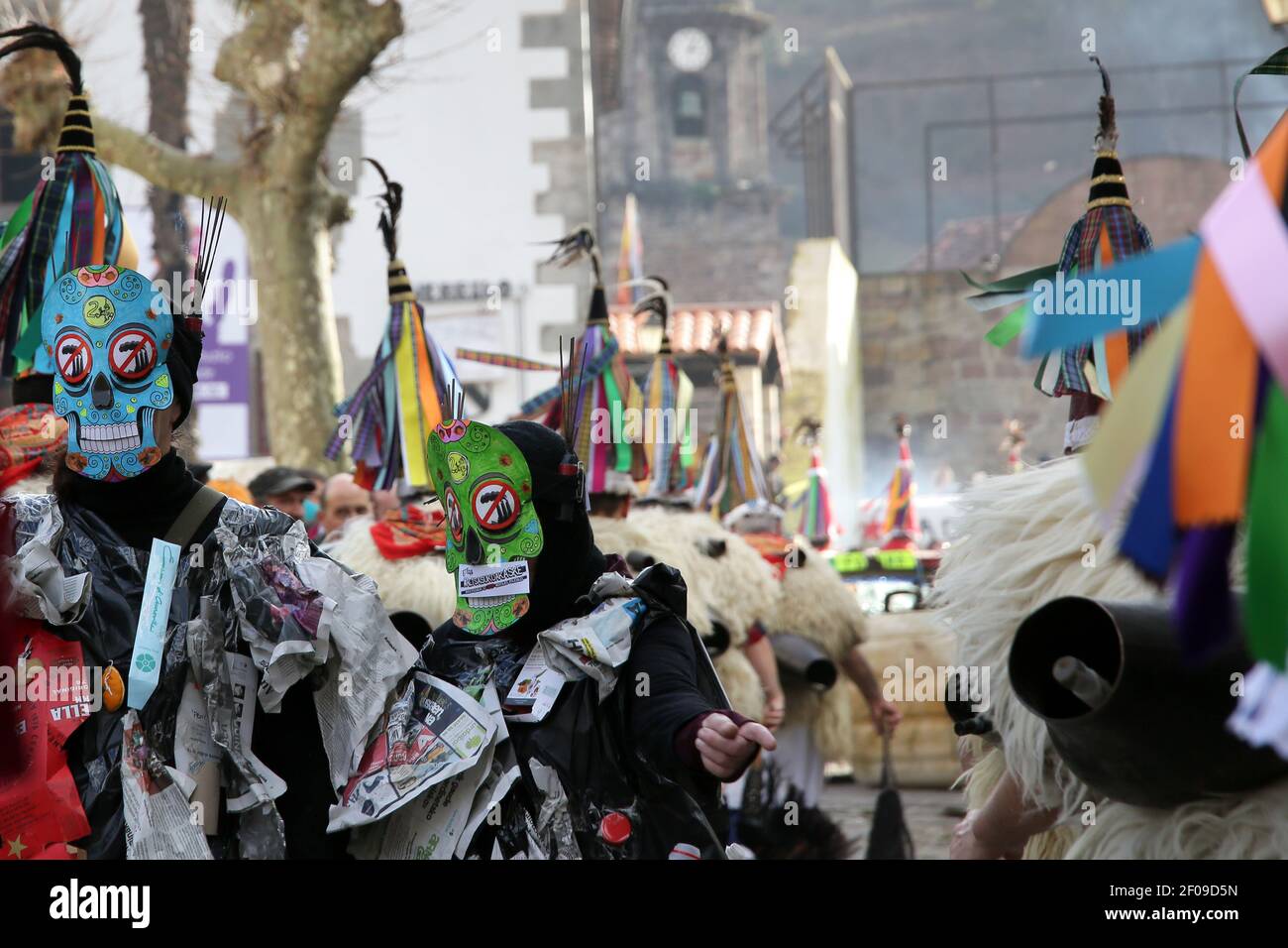Basque traditional costume hi-res stock photography and images - Alamy