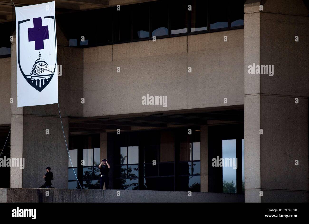 June 17, 2011 - Washington, D.C. - Members of the Secret Service watch ...
