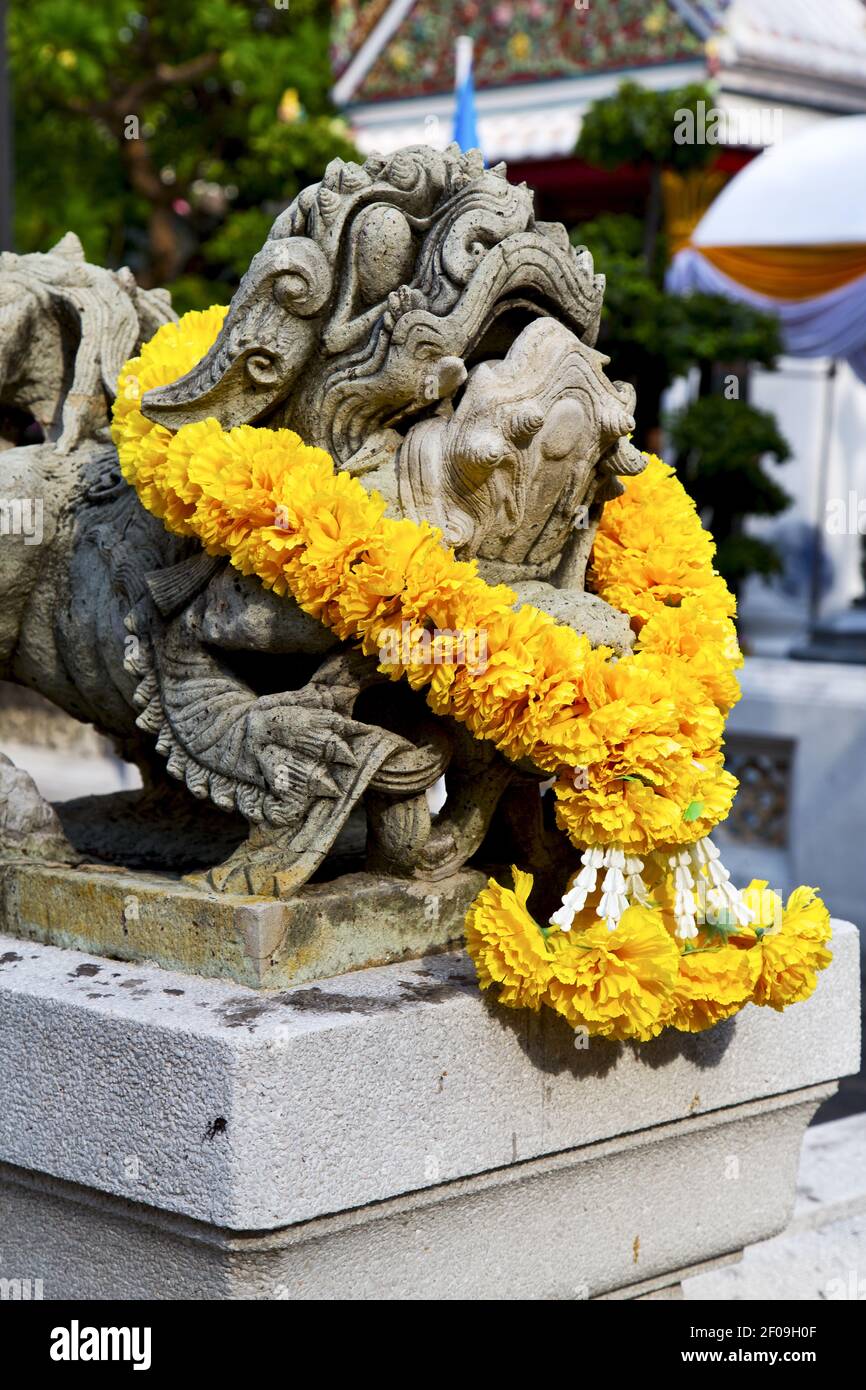 Demon the temple bangkok asia flower warrior monster Stock Photo - Alamy