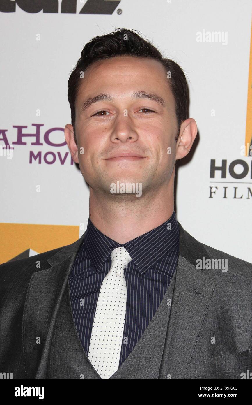 24 October 2011 - Beverly Hills, CA - Joseph Gordon-Levitt arrives to ...