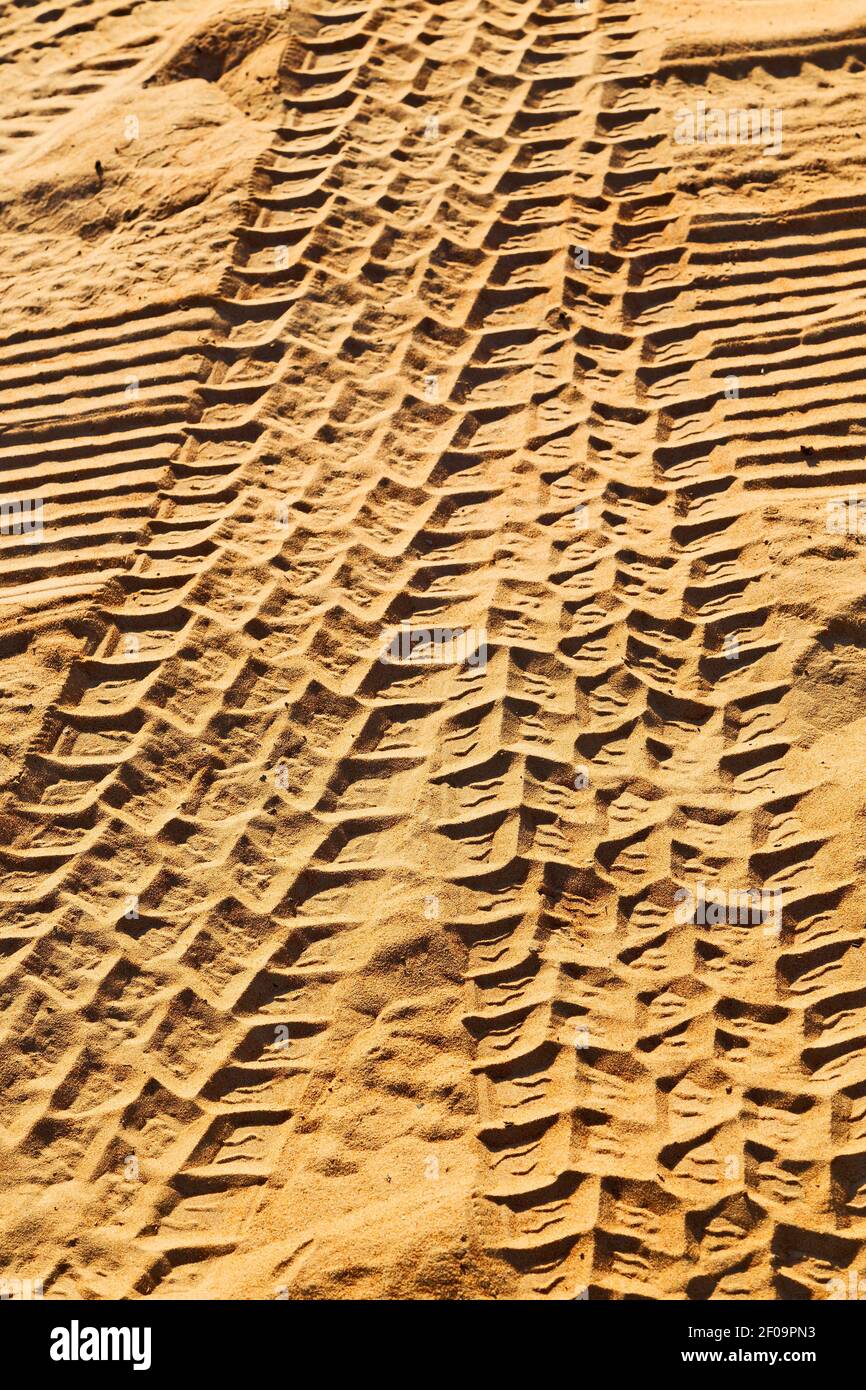 Oman desert track texture hi-res stock photography and images - Alamy