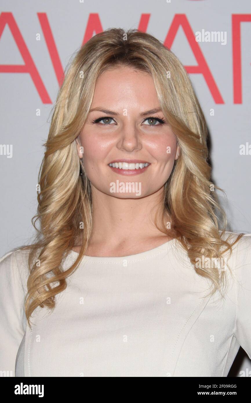 08 November 2011 - Beverly Hills, CA - Jennifer Morrison arrives to ...