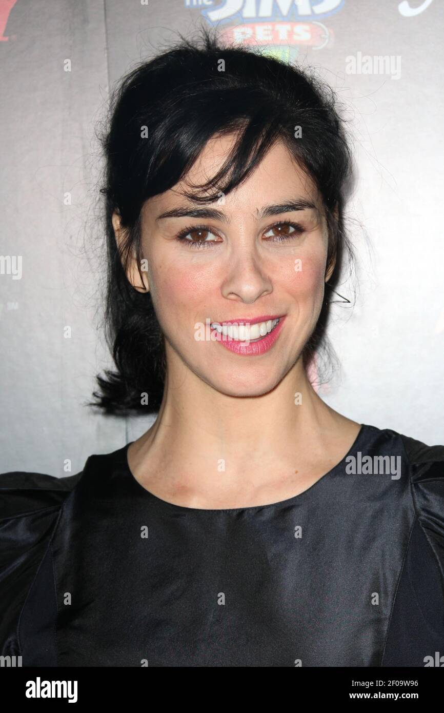 19 November 2011 - Hollywood, CA - Sarah Silverman arrives to the ...