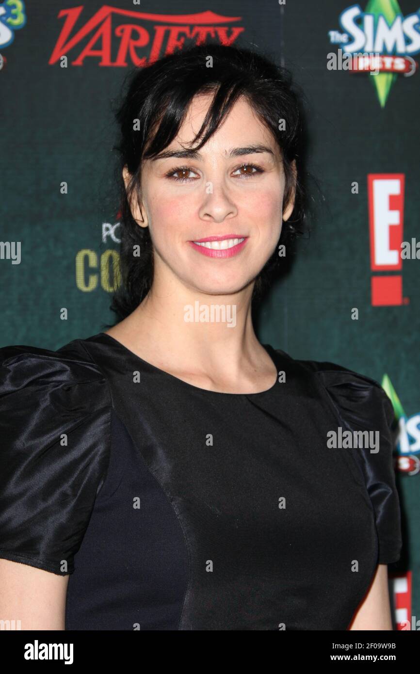 19 November 2011 - Hollywood, CA - Sarah Silverman arrives to the ...