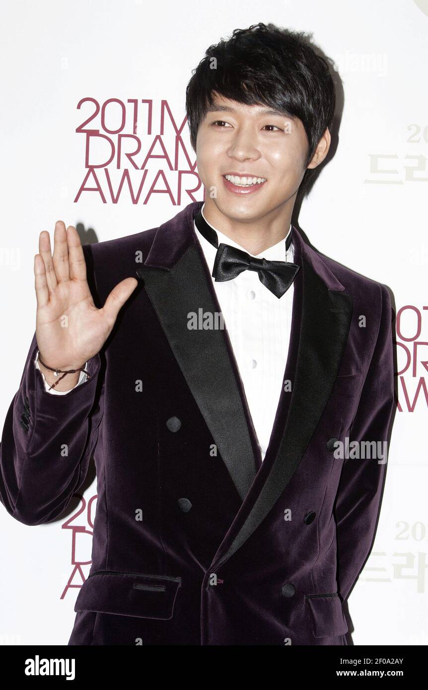 30 DECEMBER 2011 - GOYANG, SOUTH KOREA : (L-R) South Korean actor and ...