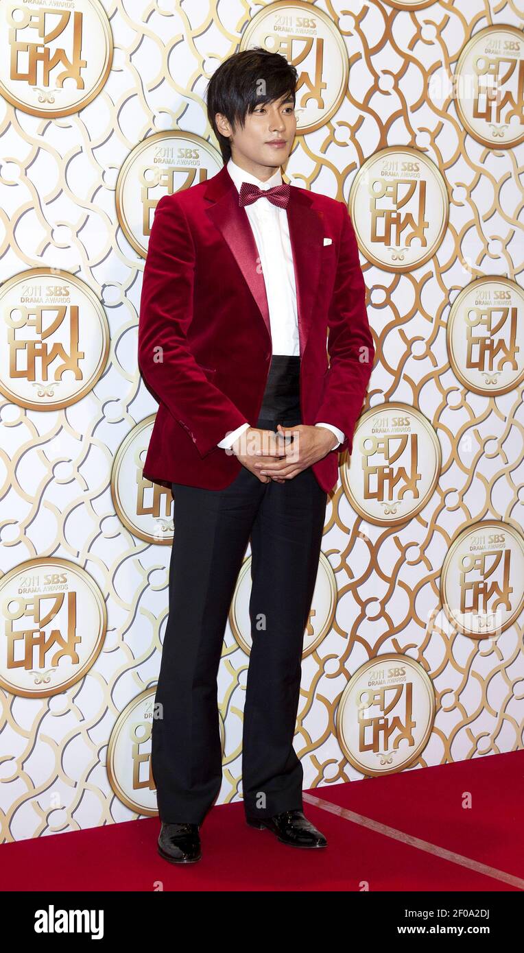 31 DECEMBER 2011 - SEOUL, SOUTH KOREA : South Korean actor Sung Hoon ...