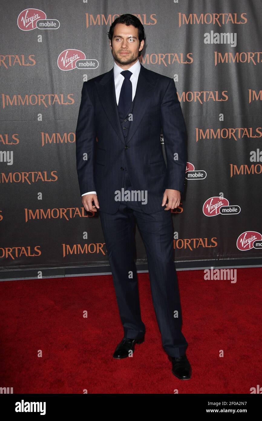 07 November 2011 - Los Angeles, CA - Henry Cavill arrives to the ...