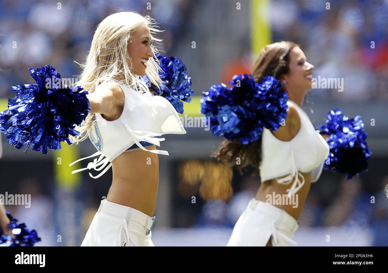 Nfl cheerleaders buffalo bills hi-res stock photography and images - Alamy