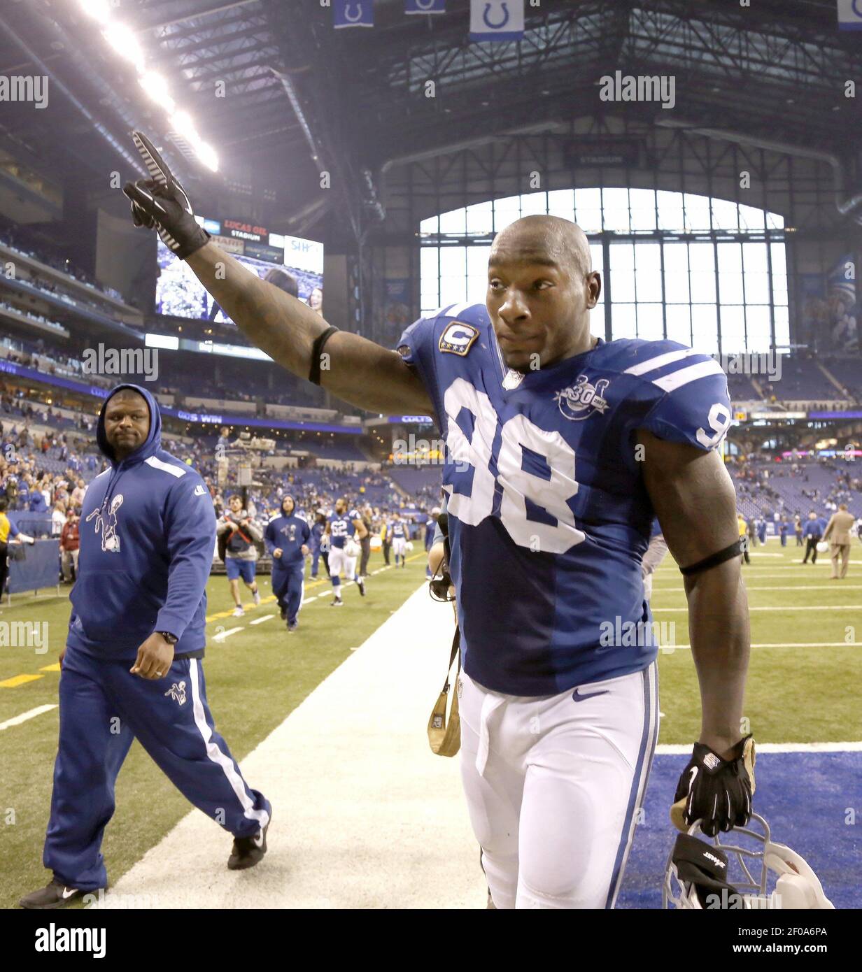 Indianapolis Colts outside linebacker Robert Mathis (98) waves to the ...