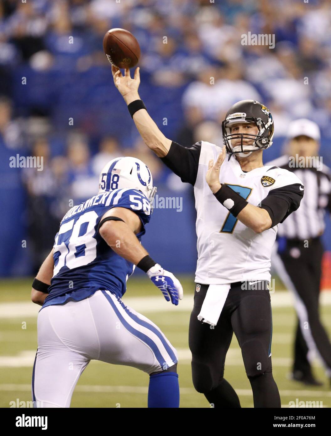 Jacksonville Jaguars quarterback Chad Henne (7) throws this pass during ...