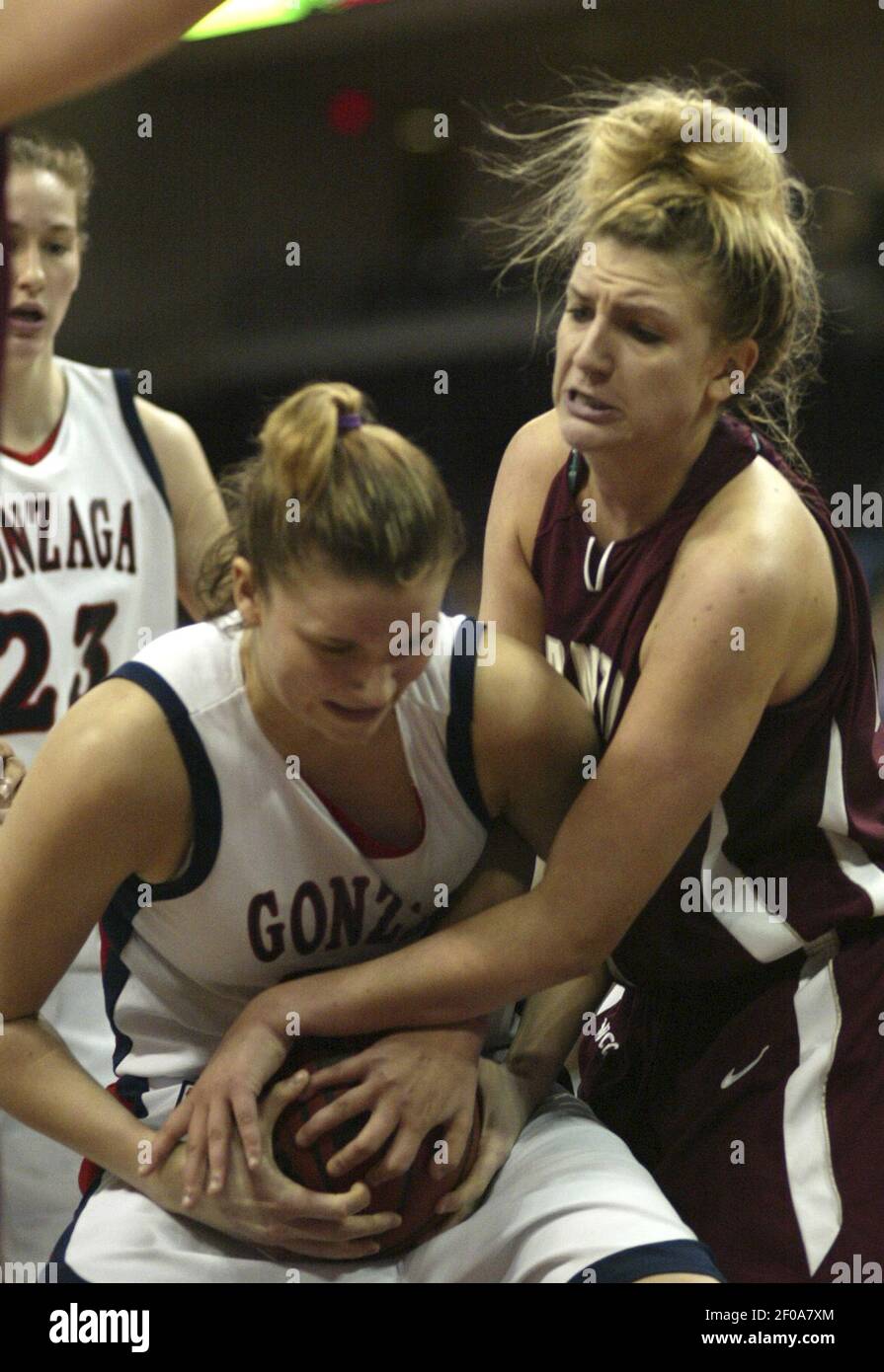 Gonzaga's Kayla Standish and Santa Clara's Kathy Willinsky (right ...