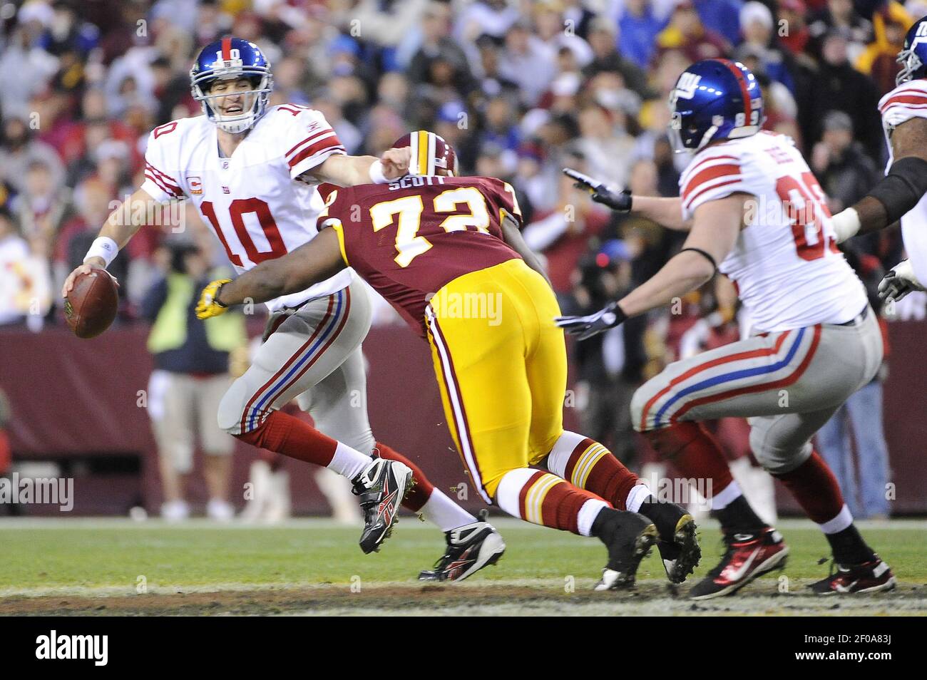Washington Redskins' Darrion Scott pressures New York Giants' Eli ...