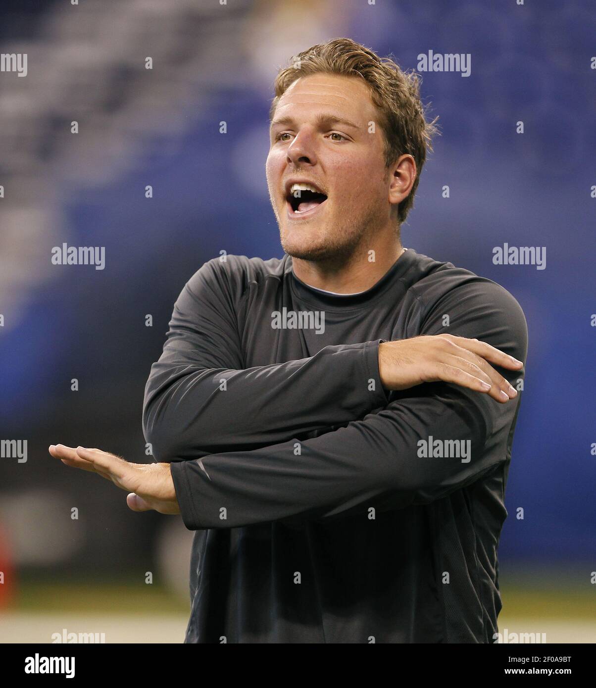 Indianapolis Colts punter Pat McAfee (1) warms up before the Colts game ...