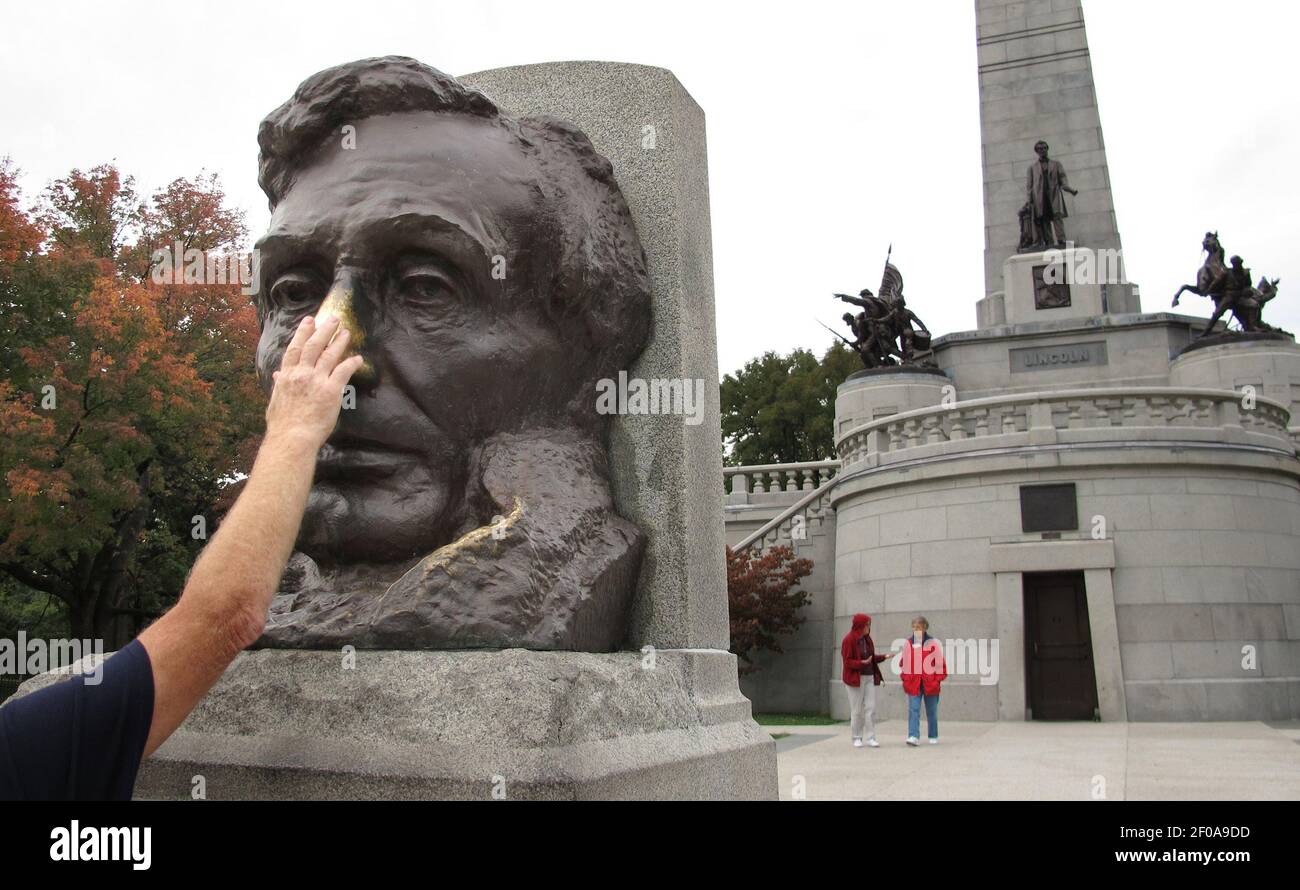 Lincoln Tomb in Springfield, Ill., is the final resting spot for ...