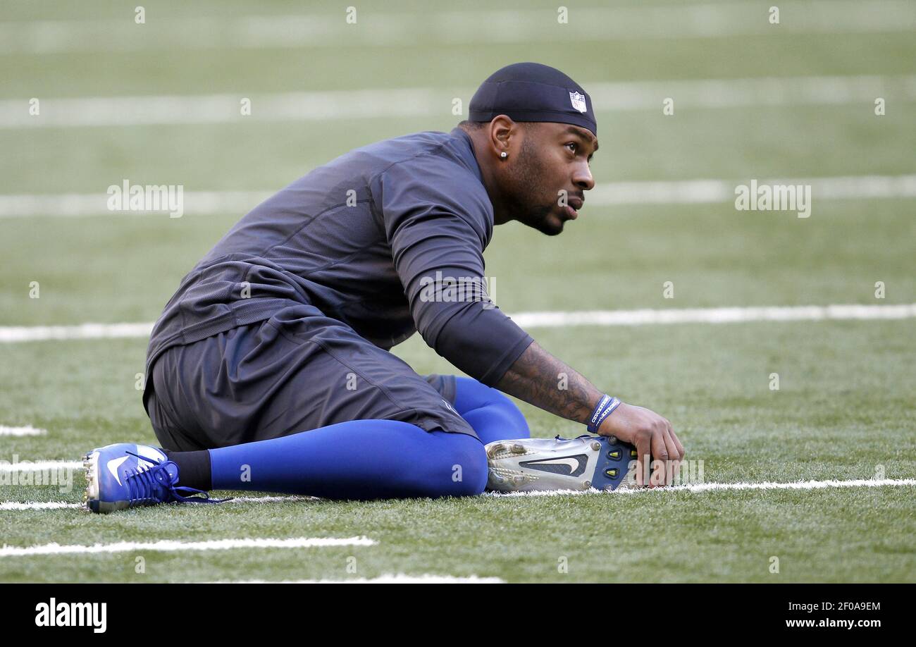 Indianapolis Colts free safety Antoine Bethea (41) stretches before the ...