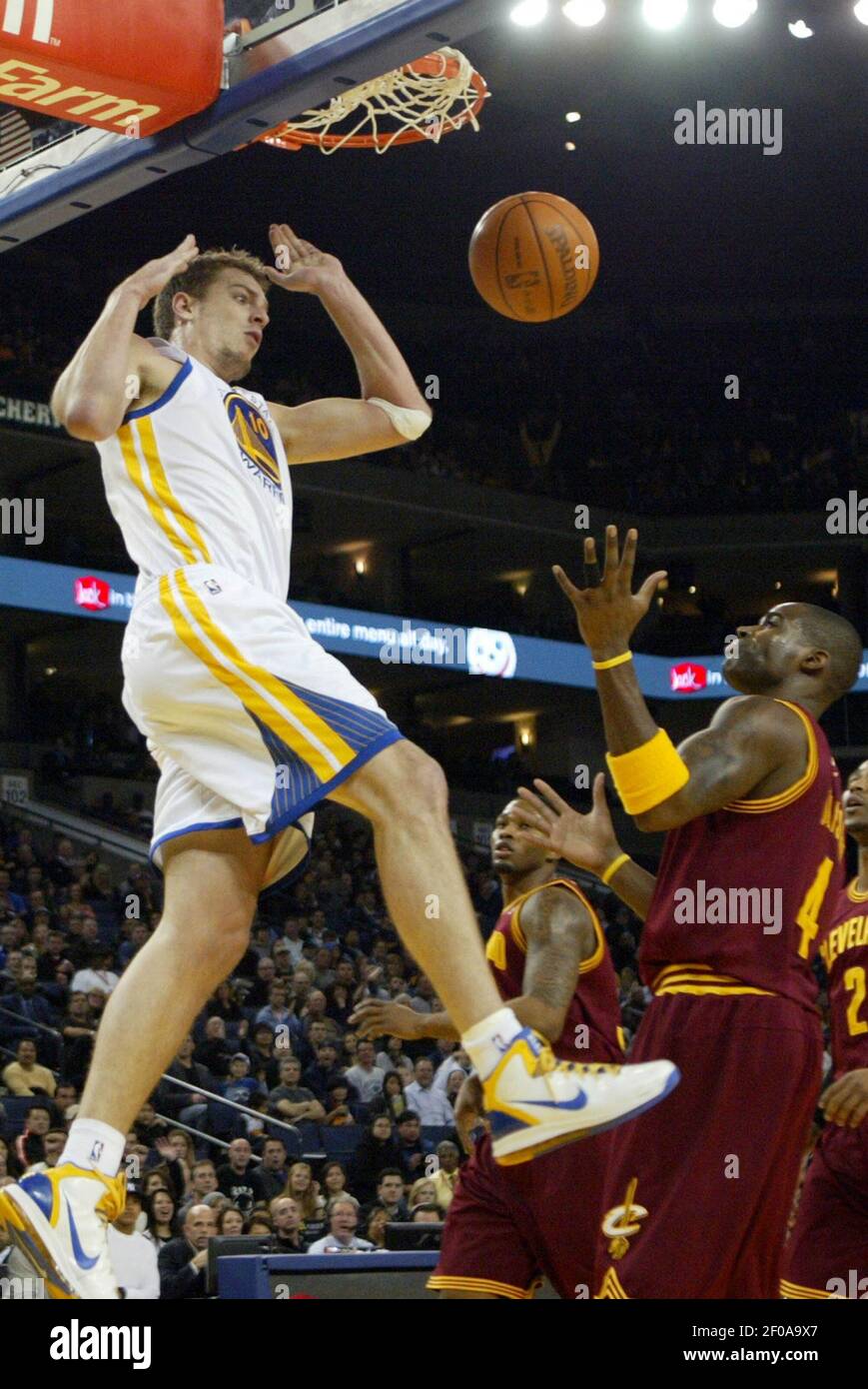The Golden State Warriors' David Lee, left, dunks the ball as the ...